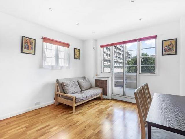 Studio flat for rent in Palace Gardens Terrace, London, W8
