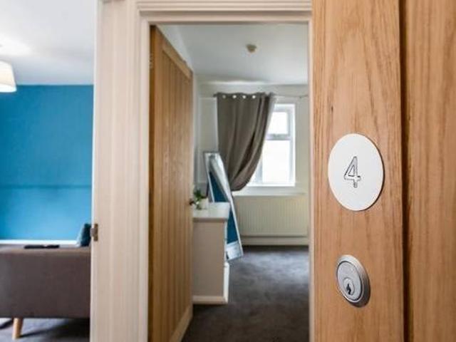 Studio flat for rent in Palmerston Road WestcliffOnSea Essex SS0