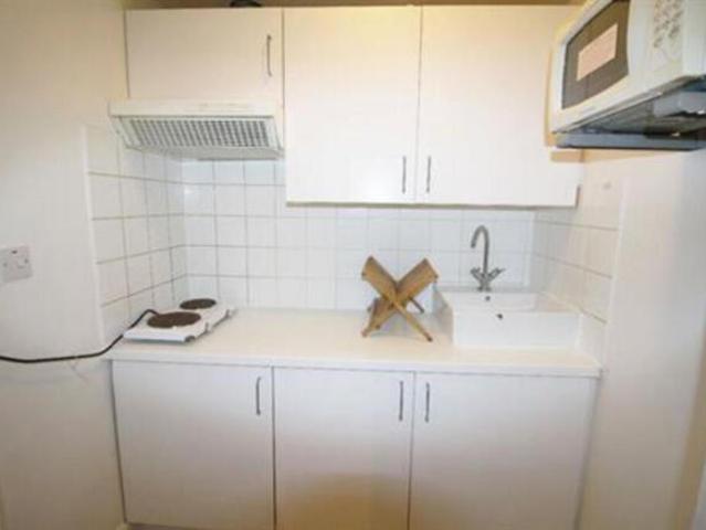 Studio flat for rent in Park Avenue North, London, NW10