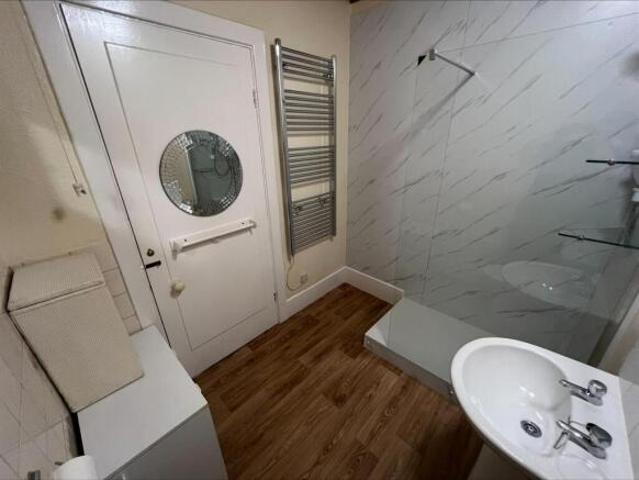 Studio flat for rent in Park Drive, Huddersfield, HD1