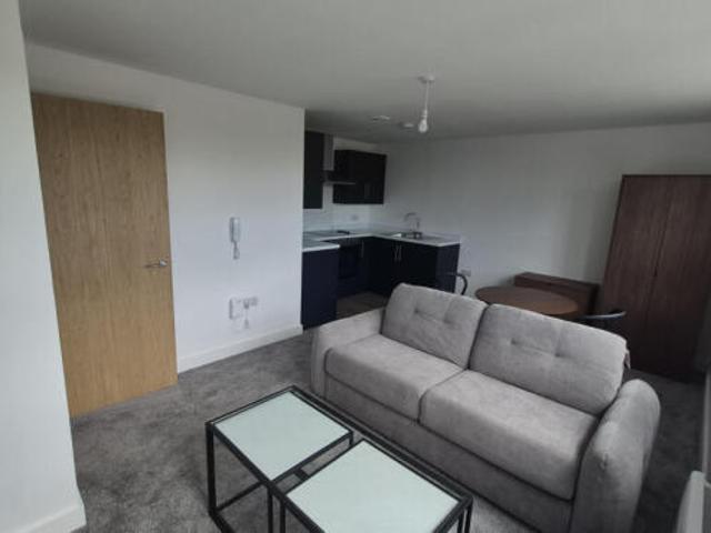 Studio flat for rent in Park House, Bradford, West Yorkshire, BD1