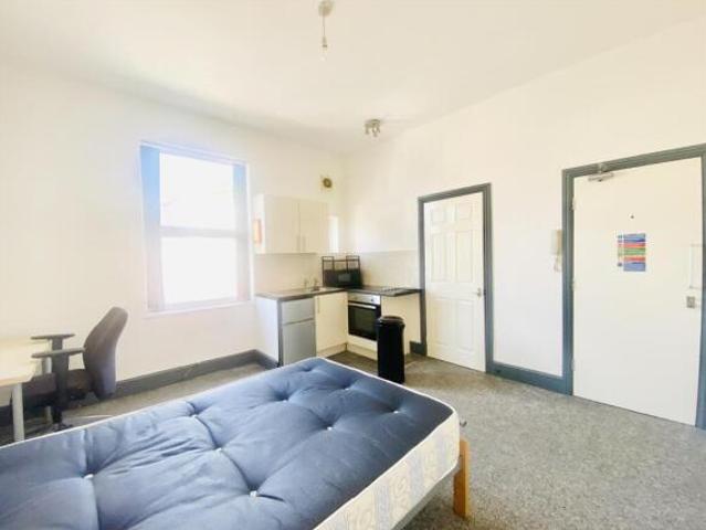 Studio flat for rent in Park Road, Nottingham, NG7