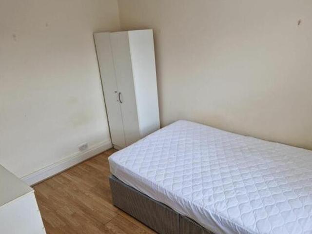 Studio Flat For Rent In Park Street