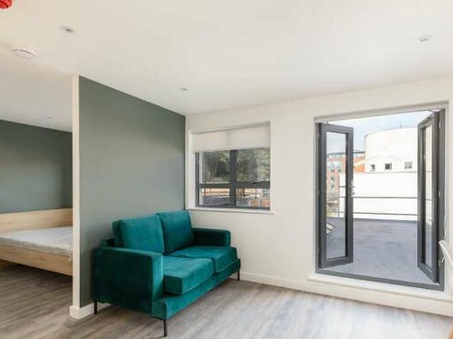 Studio flat for rent in Park Street Bristol BS1