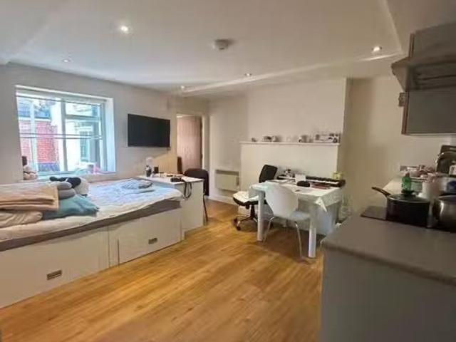 Studio flat for rent in Park Street, Bristol, BS1