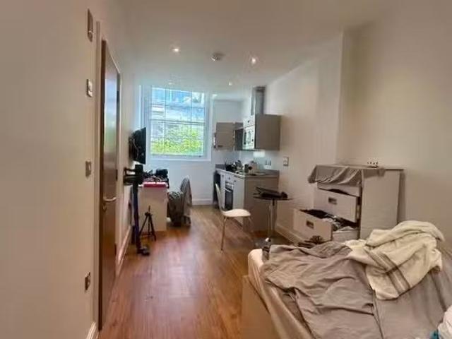 Studio flat for rent in Park Street, Bristol, BS1