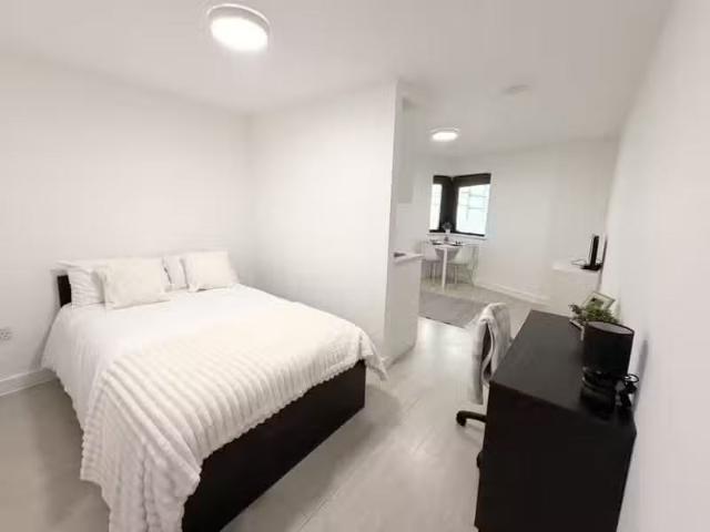 Studio flat for rent in Parliament Place, Upper Parliament Str.