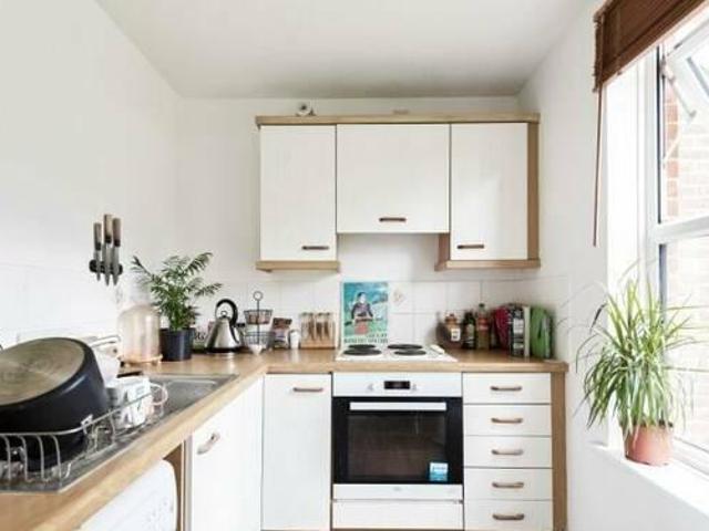 Studio flat for rent in Paxton Road London SE23