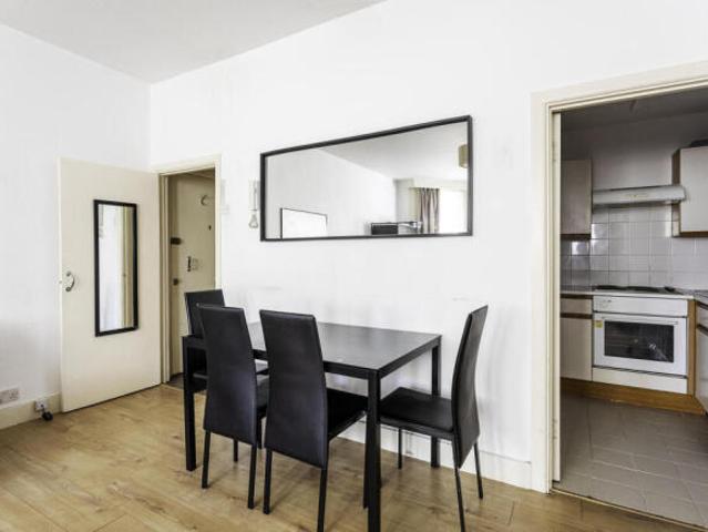 Studio flat for rent in Pembridge Square, Notting Hill, W2