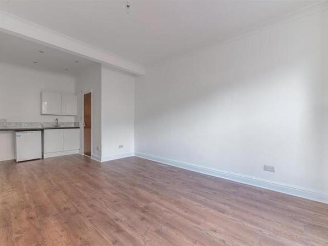 Studio flat for rent in Pearl Road, Walthamstow, E17