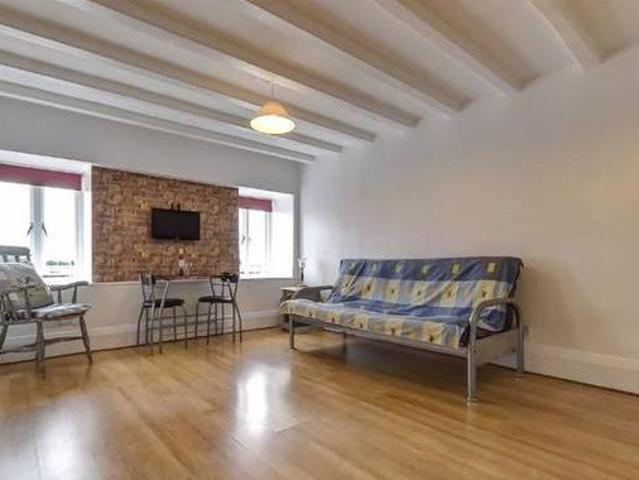 Studio flat for rent in Pease Court High Street Hull HU1 HU1