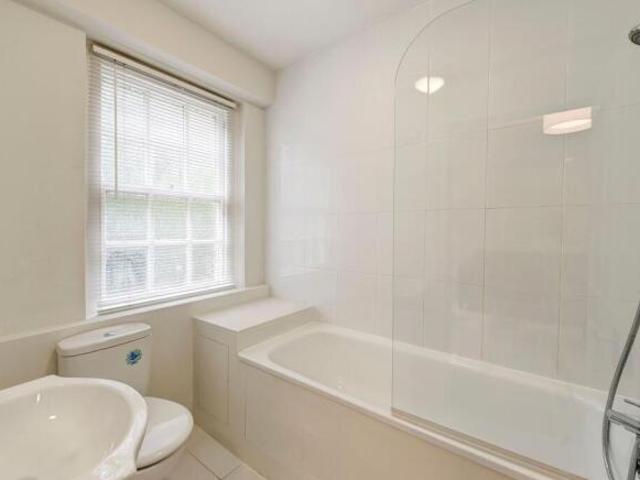 Studio flat for rent in Pelham Court, South Ken, SW3