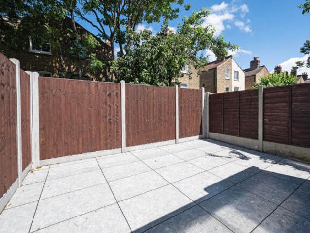 Studio flat for rent in Pellerin Road, Stoke Newington, London, N16