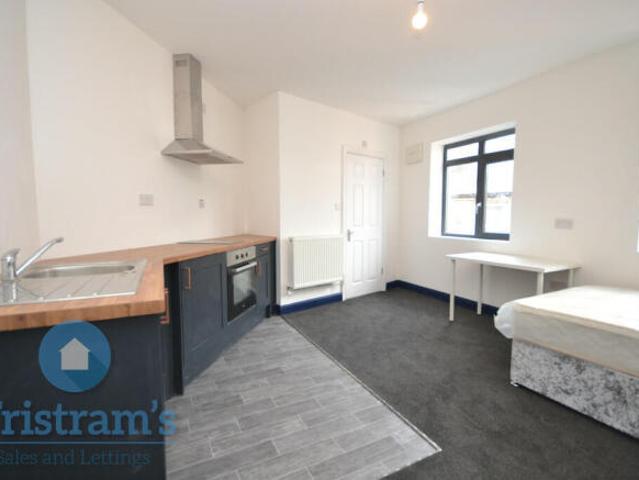 Studio flat for rent in Peveril Street, Radford, NG7