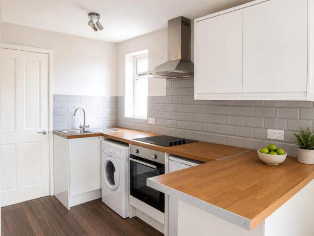 Studio flat for rent in Pine Grove, Filton, BS7