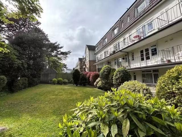 Studio flat for rent in Pinelands, Knyveton Road, Bournemouth.