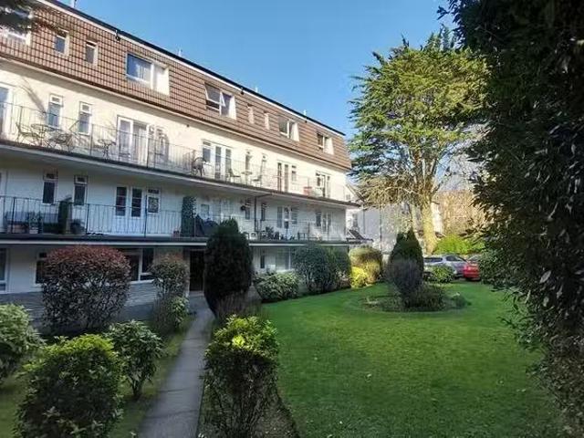 Studio flat for rent in Pinelands, Knyveton Road, Bournemouth.