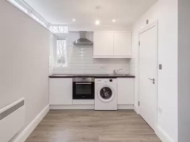 Studio flat for rent in Pico Wharf, Whitehall Road, Colchester.