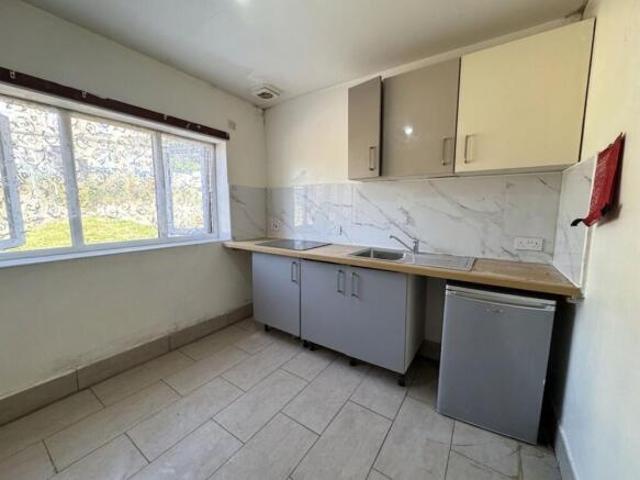 Studio flat for rent in Pitsmoor Road, Sheffield, S3 9AQ, S3
