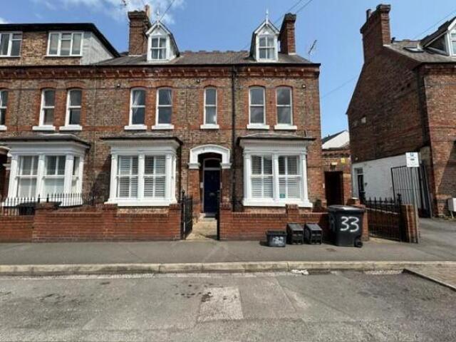 Studio flat for rent in Portland Street, York, North Yorkshire, YO31