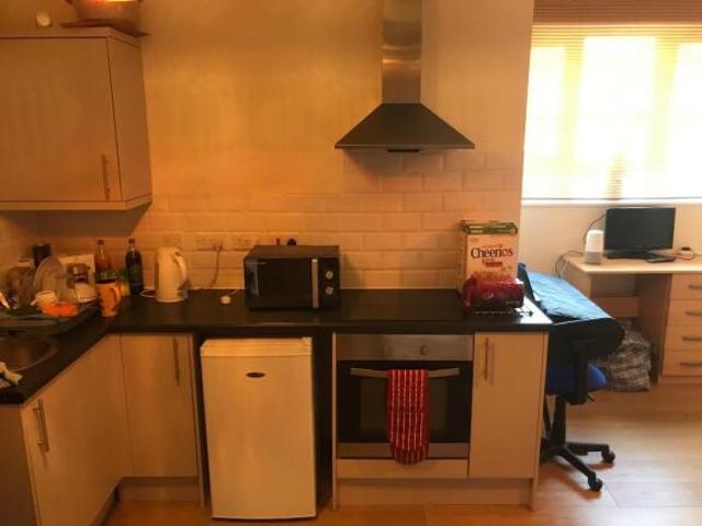 Studio flat for rent in Portswood Road, Southampton, Hampshire, SO17