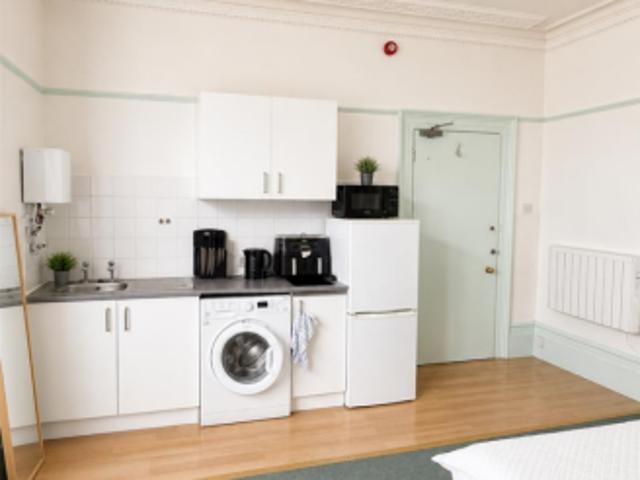 Studio flat for rent in Powis Grove, Brighton, BN1