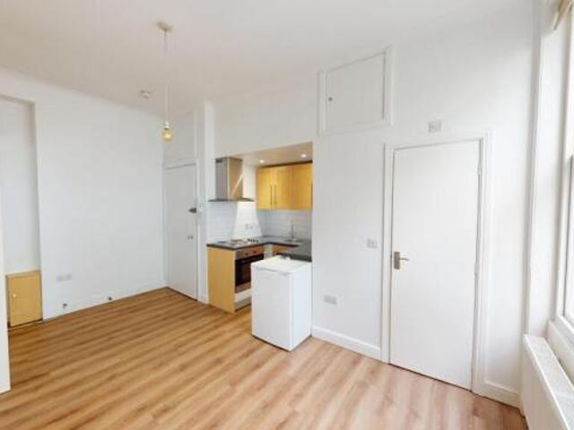 Studio flat for rent in Powis Road, Brighton, BN1
