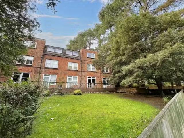 Studio flat for rent in Please enquire online only for this fl.