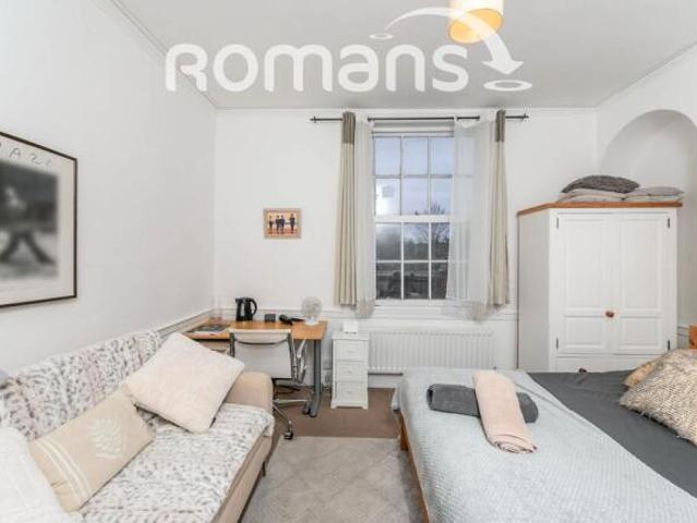 Studio flat for rent in Prospect Street, Reading, RG1
