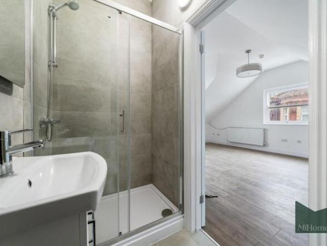 Studio flat for rent in Pretoria Road, Chingford, E4