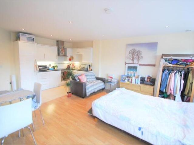 Studio flat for rent in Princes Court, Vachel Road, Reading, Berkshire, RG1