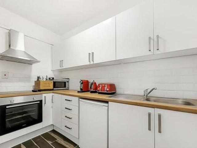 Studio Flat For Rent In Putney, London