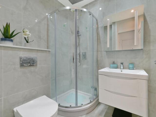 Studio flat for rent in Queensway, W2
