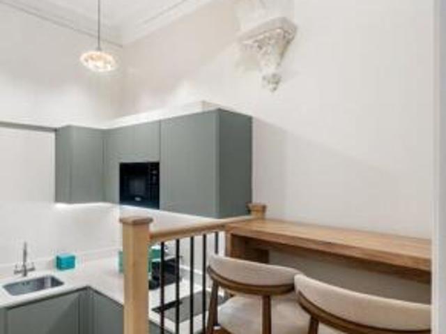 Studio flat for rent in Queen's Gate, London, SW7
