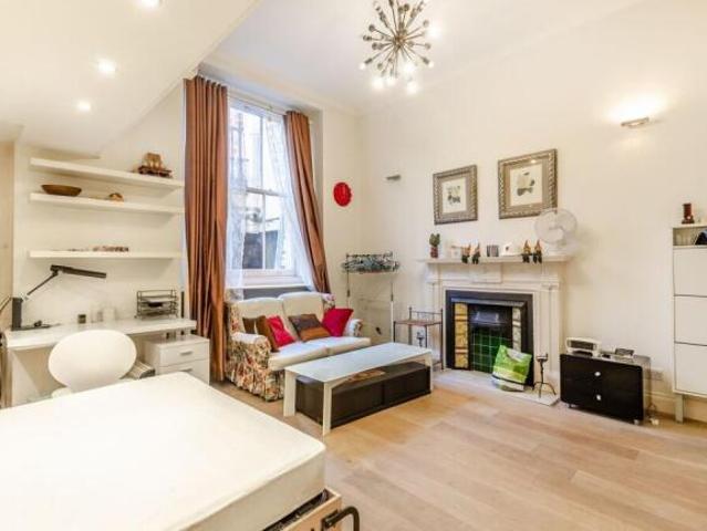 Studio flat for rent in Queens Gate, South Kensington, London, SW7