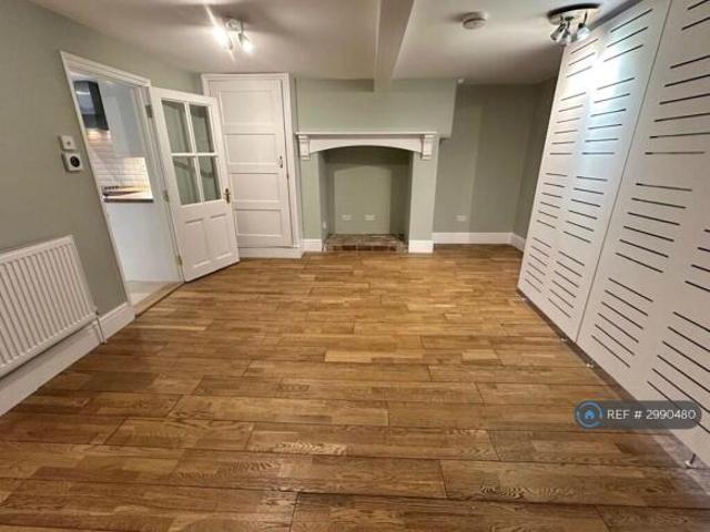 Studio flat for rent in Queens Place, Southsea, PO5
