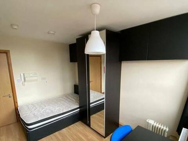 Studio flat for rent in Queens Road CV1