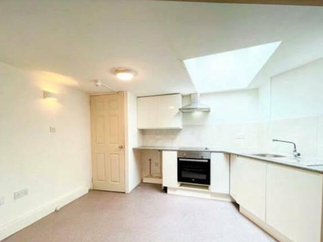 Studio flat for rent in Queens Road SE14