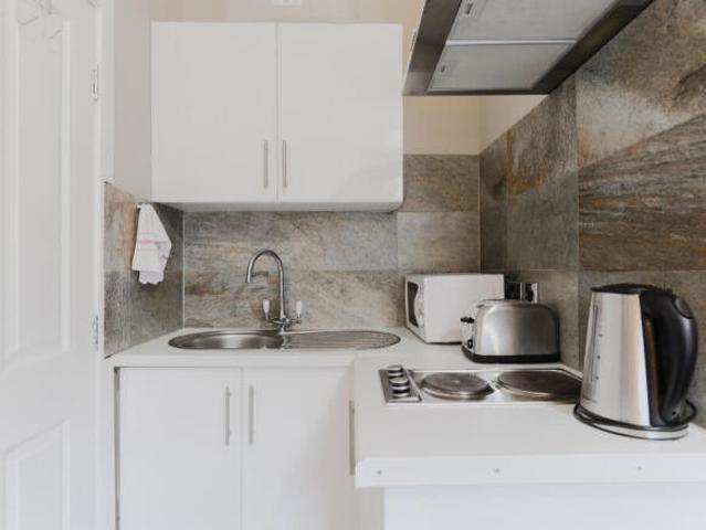 Studio flat for rent in Queensborough Terrace, W2