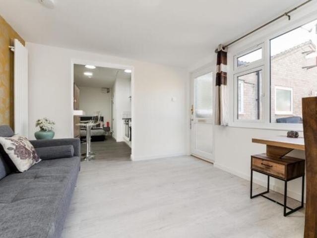 Studio flat for rent in Ramsden Square, Cambridge, Cambridgeshire, CB4