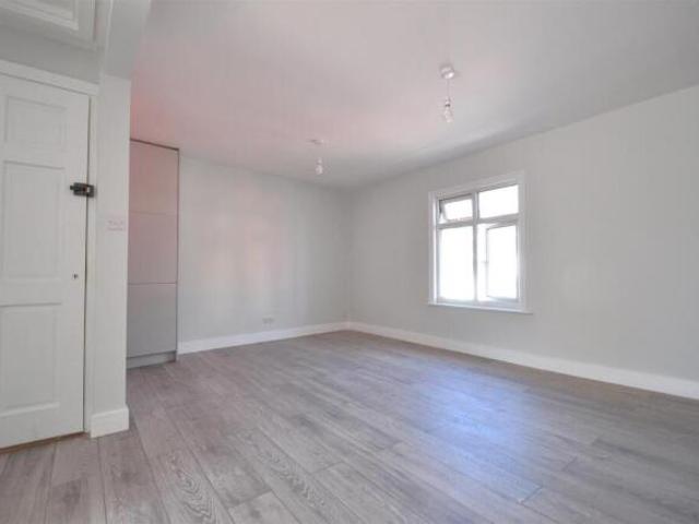 Studio flat for rent in Ranwell Passage, Plumstead, SE18