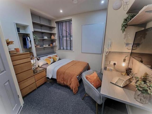 Studio flat for rent in Rasen Lane rent includes utility bills, council tax & internet, LN1