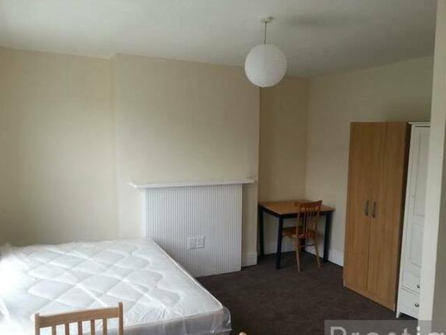Studio flat for rent in Raveley Street London NW5