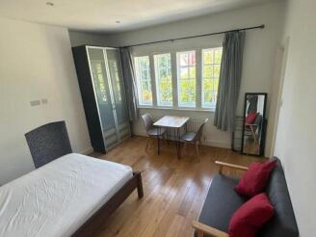 Studio flat for rent in Ravenscroft Avenue, Golders Green, London, NW11