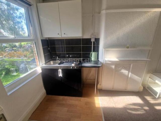 Studio flat for rent in Reading, Berkshire, RG30