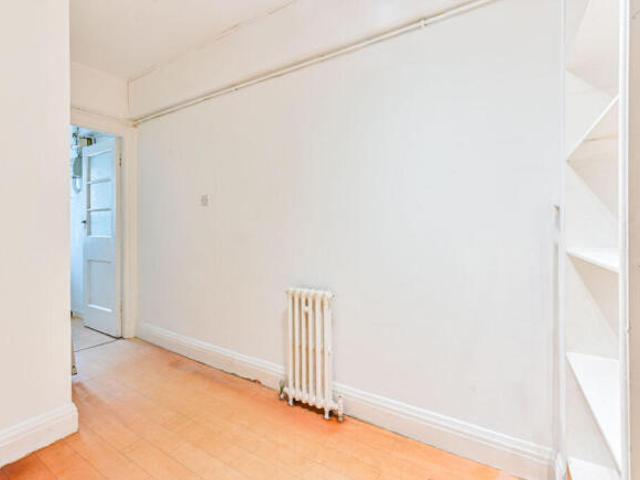 Studio flat for rent in Redcliffe Close, Earls Court, London, SW5