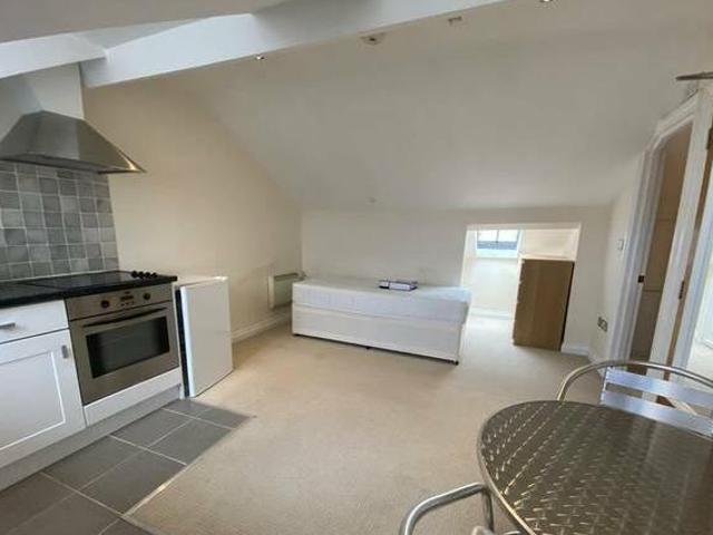 Studio flat for rent in Regent Street Leamington Spa CV32