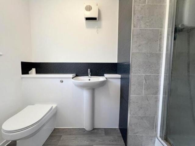 Studio flat for rent in Repton Close, Luton, LU3