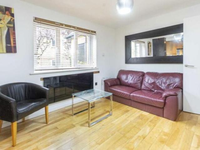 Studio flat for rent in Ringwood Gardens, Canary Wharf, E14