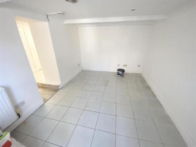 Studio flat for rent in Richmond Road, Poole, BH14